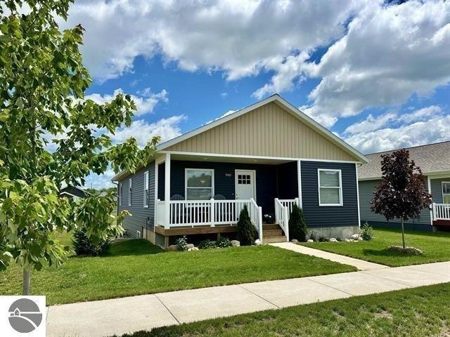 752 Ashland Dr, Traverse City, MI 49696