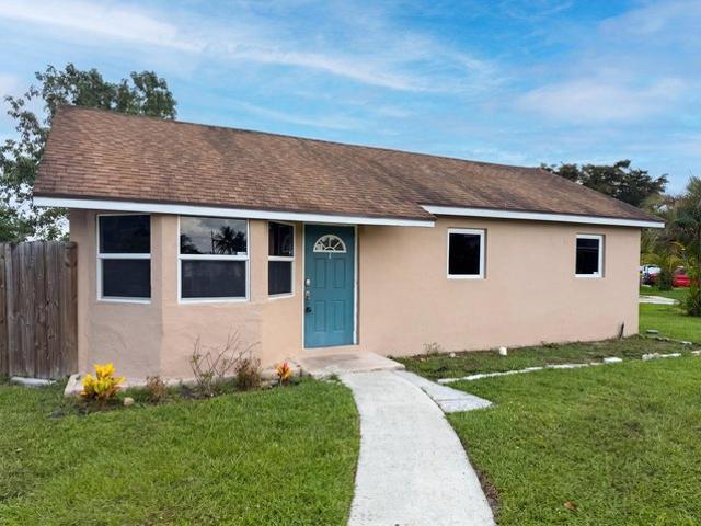 752 Orchid Dr, Royal Palm Beach, FL 33411