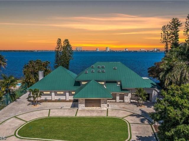752 Overriver Dr, North Fort Myers, FL 33903