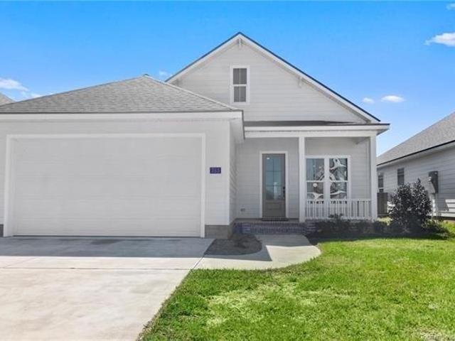 752 Lakewood Pointe Drive, Lake Charles, LA 70605