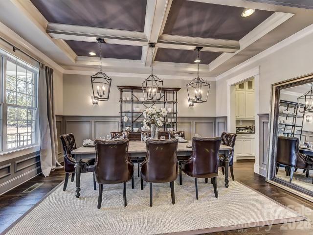 752 Lynderhill Lane