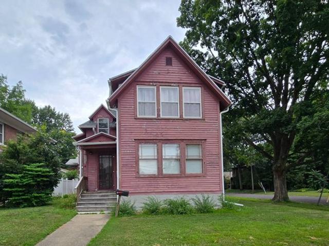 752 N Cherry St, Galesburg, IL 61401