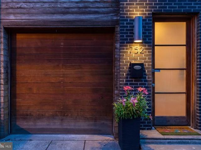 752 S Hicks St, Philadelphia, PA 19146