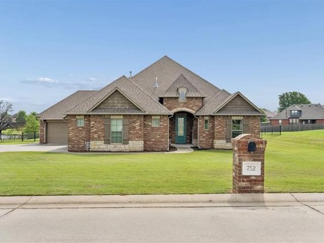 752 Sterling Dr, Choctaw, OK 73020