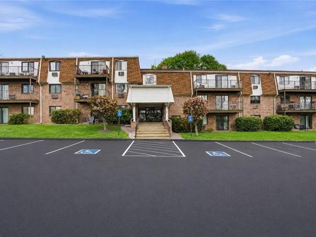 752 Quaker Ln Unit B307, Warwick, RI 02818