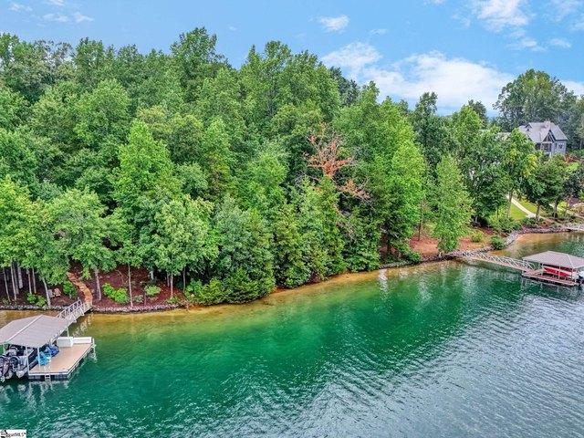 752 Woods Edge Dr, Seneca, SC 29672