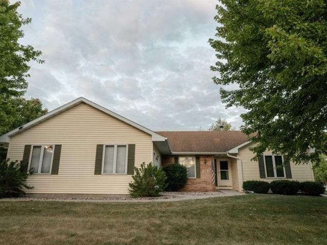 752 Westlawn Dr, Cottage Grove, WI 53527