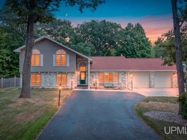 7535 N Lake Bluff 19 4 Rd, Gladstone, MI 49837
