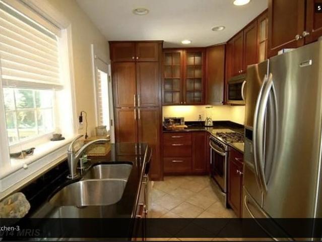 7539 Burnside Ct, Falls Church, VA 22043