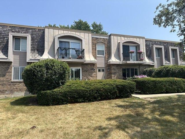 7530 N Port Washington Rd Apt 203, Fox Point, WI 53217