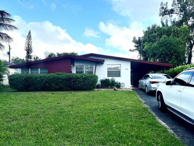 7530 Atlanta St, Hollywood, FL 33024