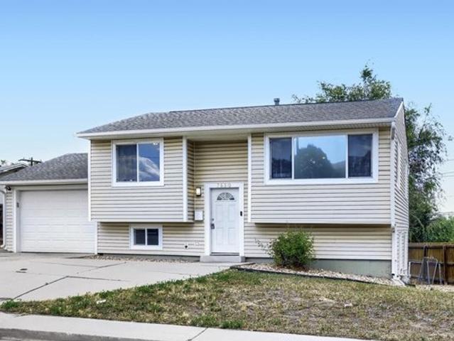 7530 Hilltop Cir, Denver, CO 80221