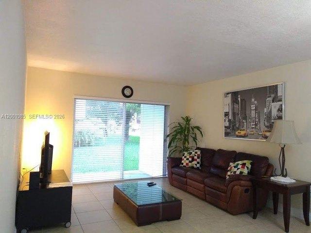 7530 SW 82nd St Apt G102, Miami, FL 33143