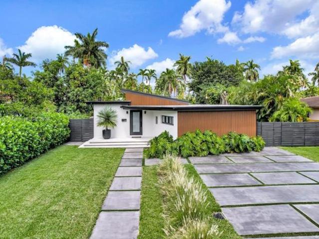 7531 W Miami View Dr, North Bay Village, FL 33141