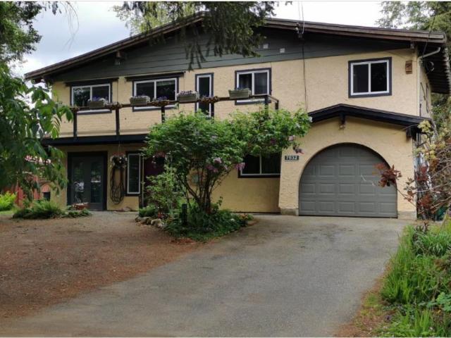 7532 Robin Cres, 3 beds, 1 full and 1 half bath