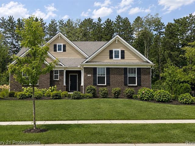 7533 Hardwood Circle