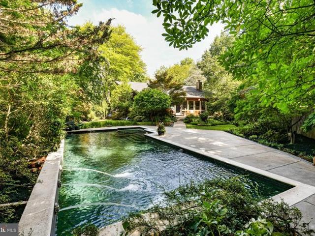 7533 Willow Ln, Falls Church, VA 22042
