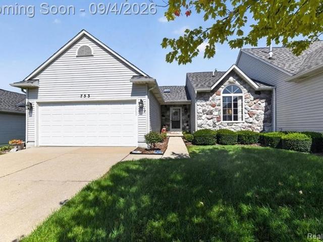 753 Challenging Trl, South Lyon, MI 48178