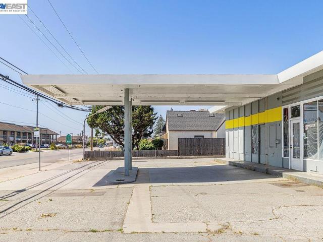 753 E Lake Ave