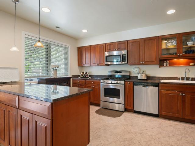 753 West Dickens Avenue, Chicago, US, IL