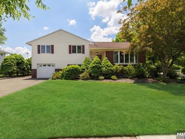 753 Village Rd, Oradell, NJ 07649