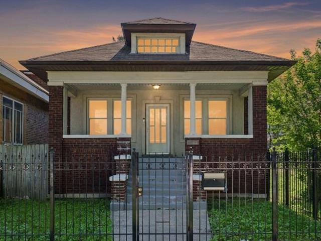 7545 S Ridgeland Ave, Chicago, IL 60649