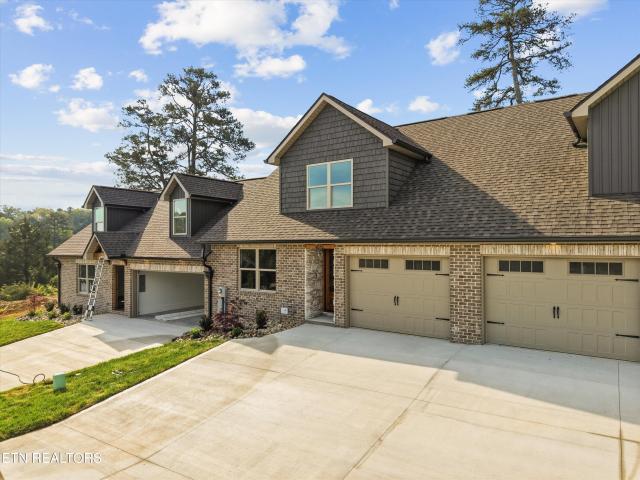 7546 Ridge Hollow Way