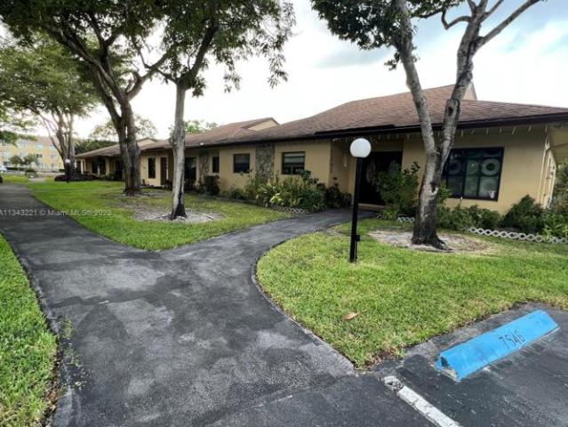 7546 28th St SW #52, Davie, FL 33314