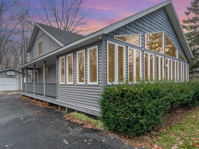 7549 Hillsdale Dr, Hale, MI 48739