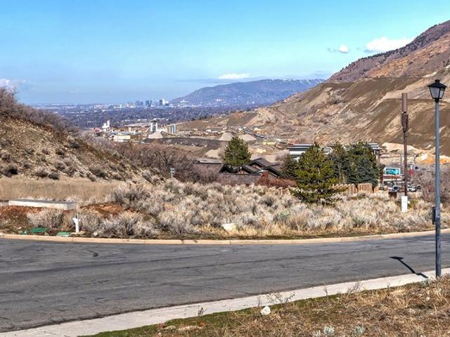 7541 S Prospector Dr E, Cottonwood Heights, UT 84093