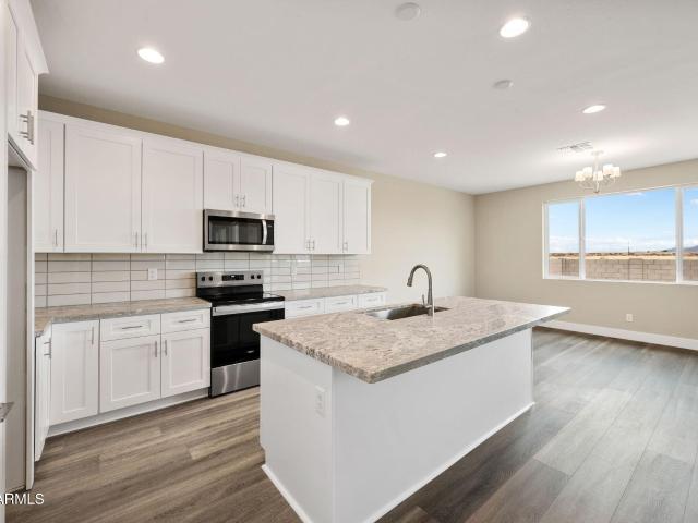 7543 E Louie Lane