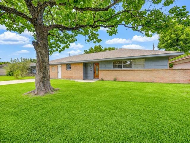 7543 Wilmerdean St, Houston, TX 77061