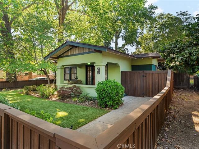 754 E 8th