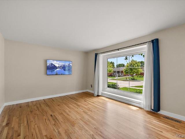 754 W Baker Avenue