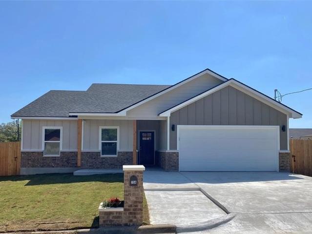 754 W Columbus St, Giddings, TX 78942