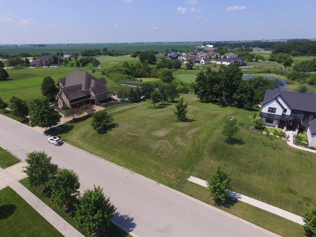 7555 Fairway Dr, Yorkville, IL 60560