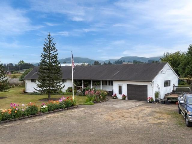 7555 Rocky Rd, Tillamook, OR 97141