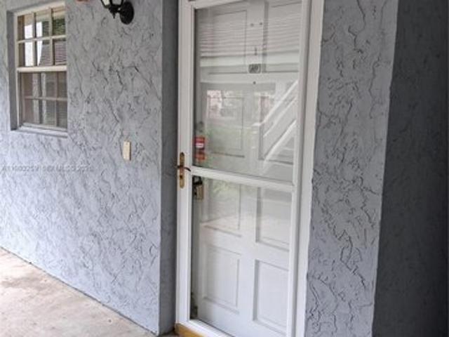 7556 Stirling Rd Apt 123, Davie, FL 33024