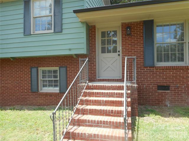 7556 Thorncliff Drive