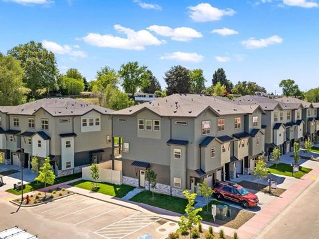 7551 E Swain Ln, Garden City, ID 83714