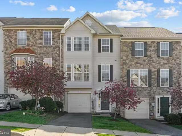 7552 STEPHEN DR, HARRISBURG, PA 17111 Single Family Residence.