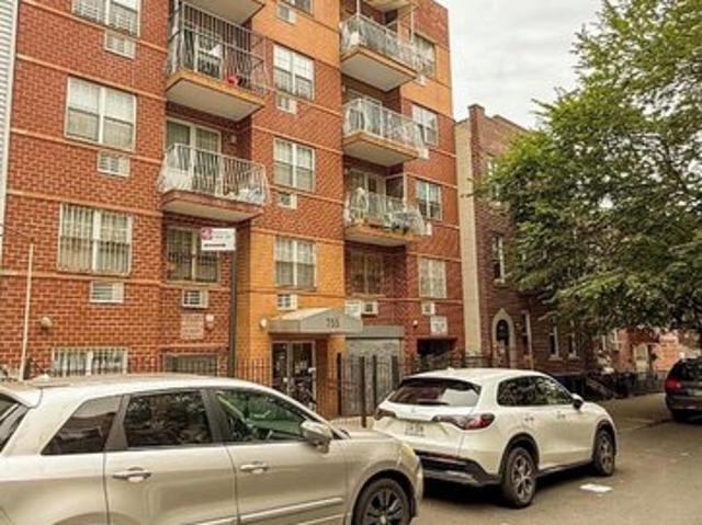 755 40th St Apt 3C, Brooklyn, NY 11232