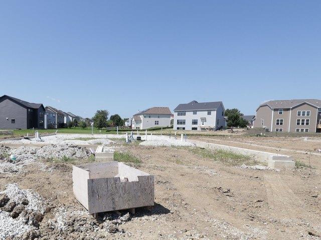 755 Alberta Ave, Oswego, IL 60543