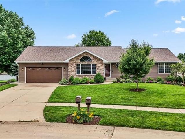 755 Deerfield Dr, Marion, IA 52302