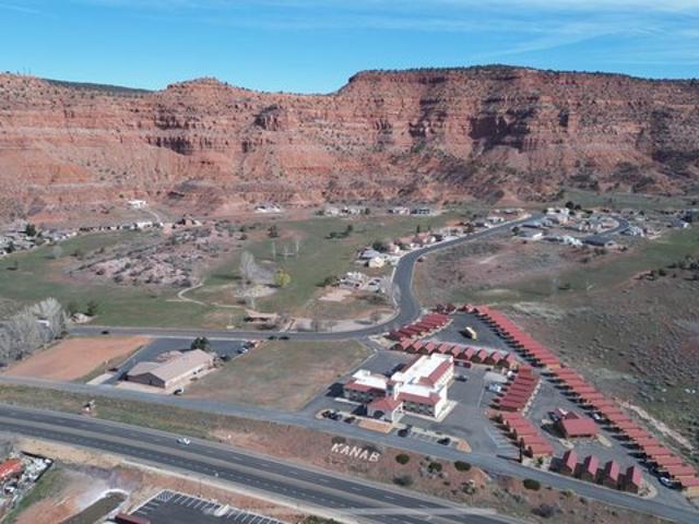 755 E Fairway Dr, Kanab, UT 84741
