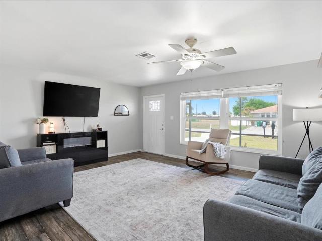 755 Hartford Dr NW, Port Charlotte, FL 33952 | MLS #C7523
