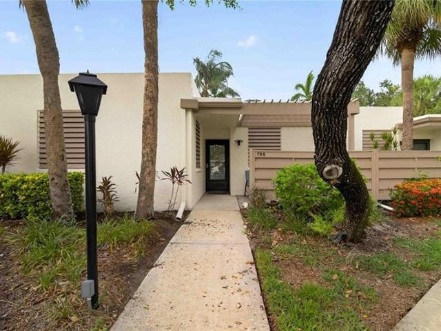 755 Oakview Dr, Bradenton, FL 34210