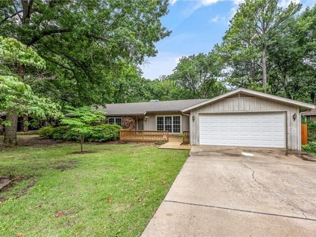 755 N Cedarwood Ave, Fayetteville, AR 72701
