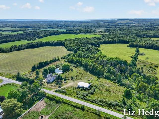 7565 S 56th Ave, Montague, MI 49437