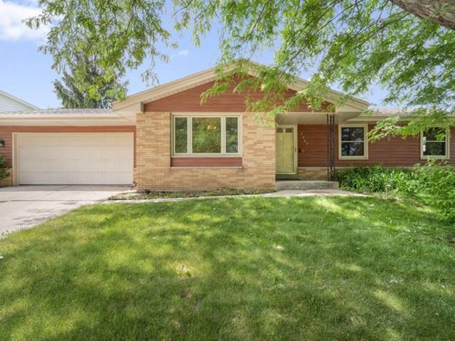 7565 S Lenox Ave, Oak Creek, WI 53154